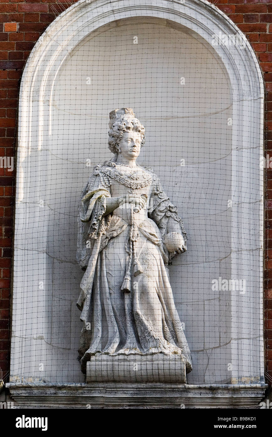 Statue on Windsor Guildhall Stock Photo - Alamy
