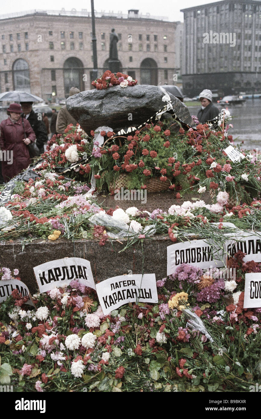 The monument to Stalin purge victims being unveiled in Dzerzhinsky ...