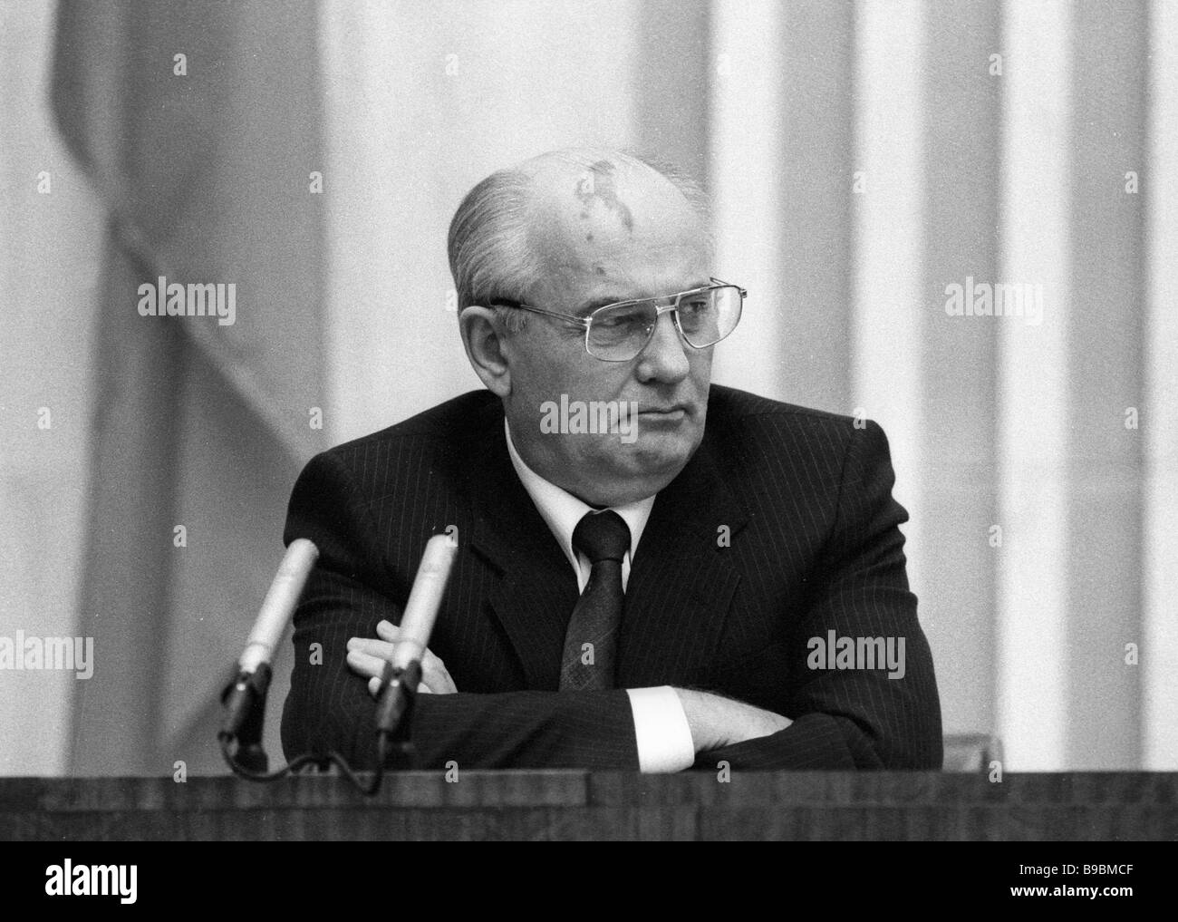 Mikhail Gorbachev R Black and White Stock Photos & Images - Alamy