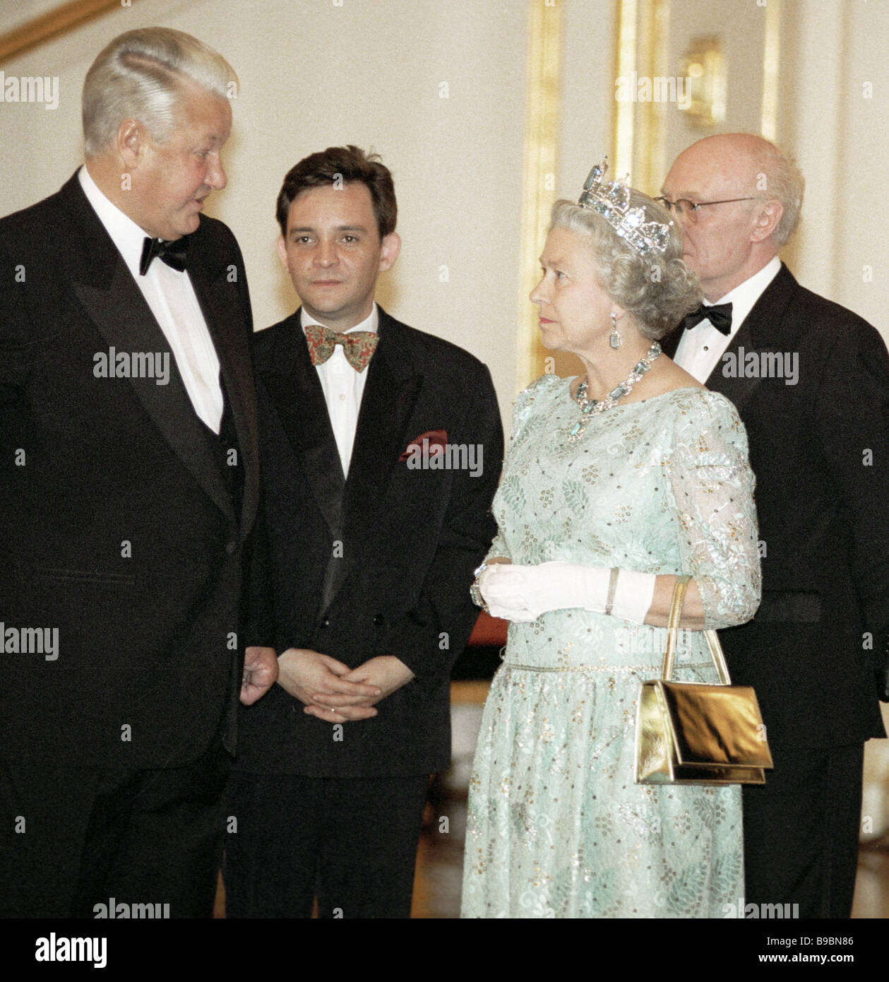Russian President Boris Yeltsin left Queen Elizabeth II 2nd right and ...