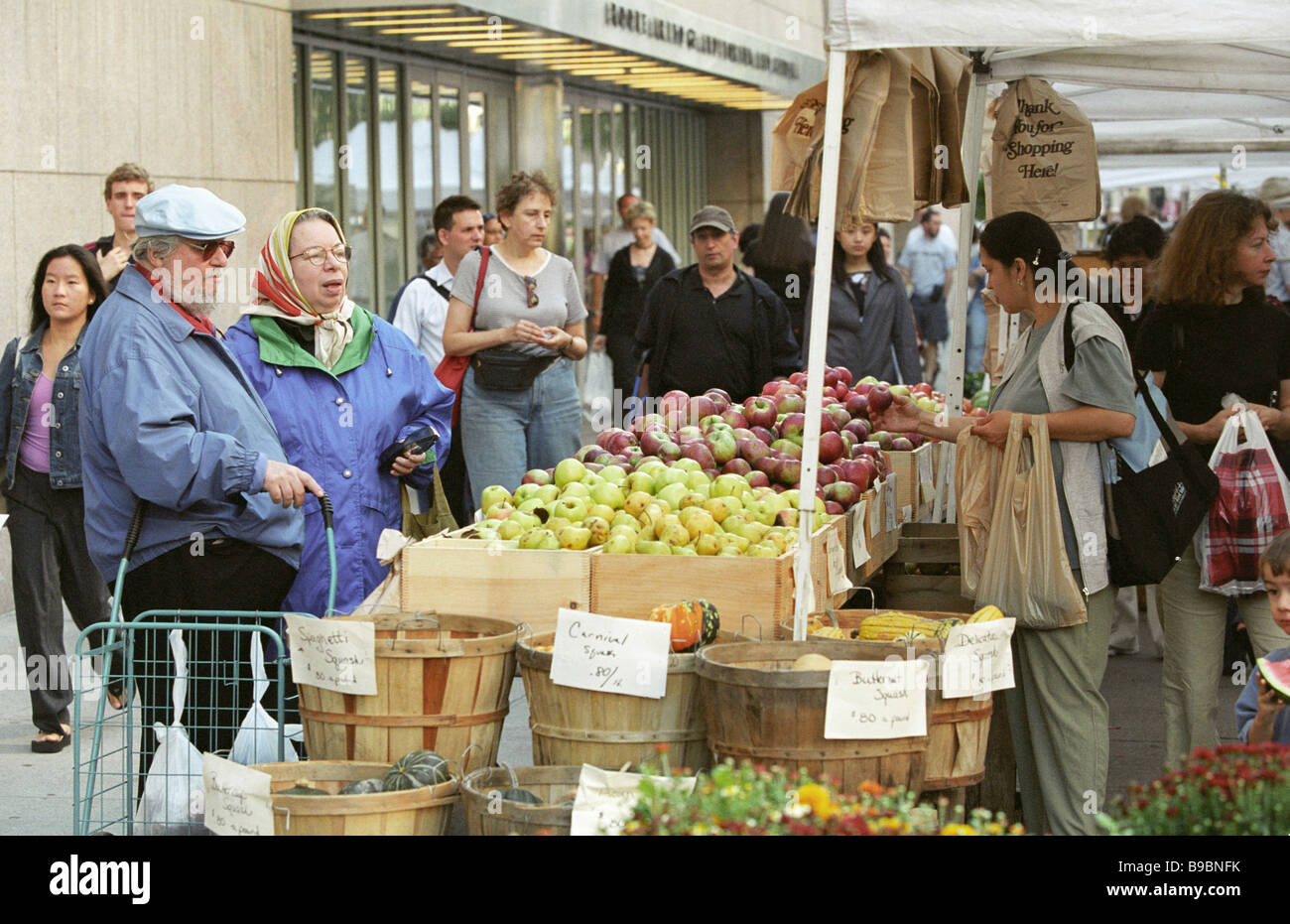 Street trading on Broadway Stock Photo - Alamy