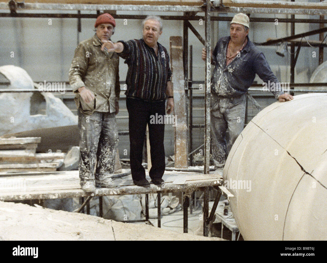 Sculptor Zurab Tsereteli center People s Artist of the Russian ...