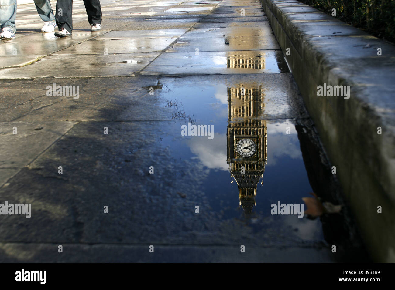 Big ben reflection in a puddle hi-res stock photography and images - Alamy