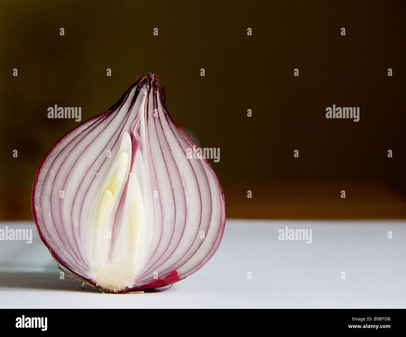 Section single red onion sliced hi-res stock photography and images - Alamy