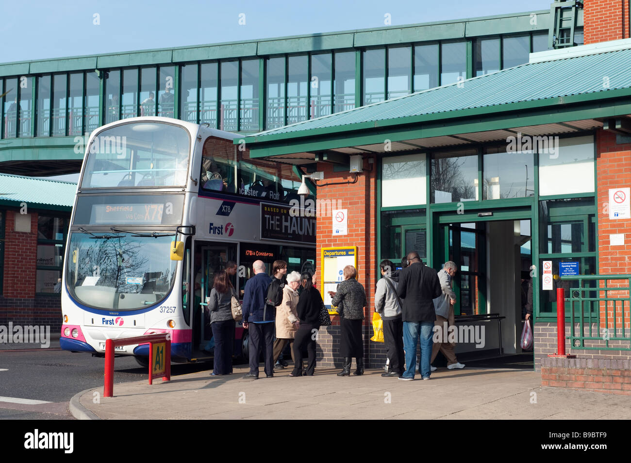 Bus station hi-res stock photography and images - Alamy