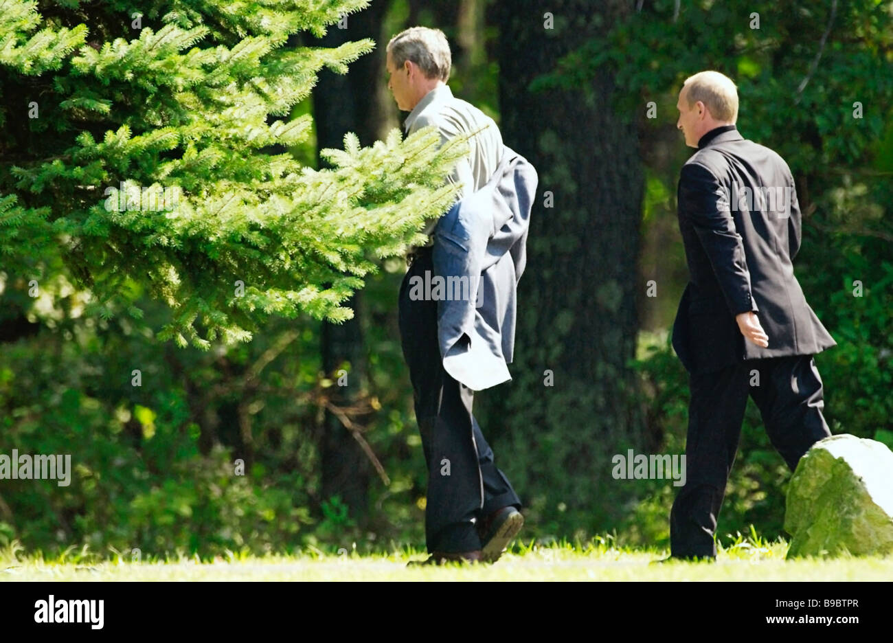 President George W Bush and President Vladimir Putin taking a stroll ...