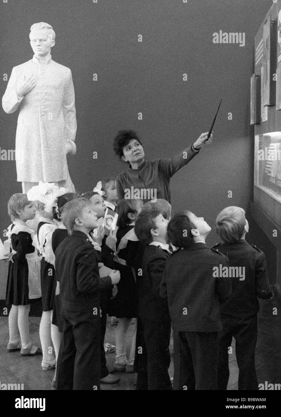 Schoolchildren with the guide inside a room of the Lenin memorial of ...