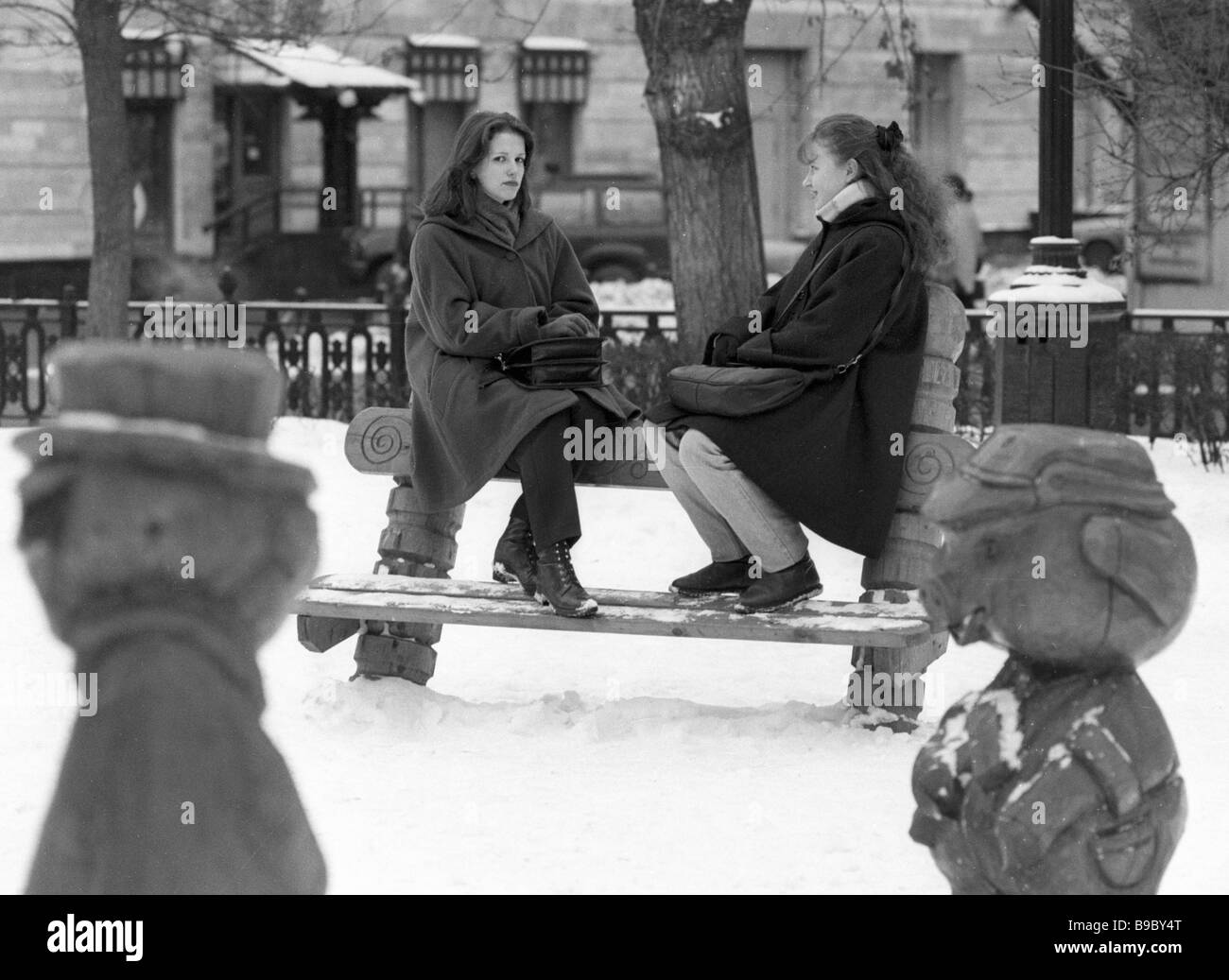 Girls sitting on the bench back on Tverskoy boulevard in Moscow Stock ...