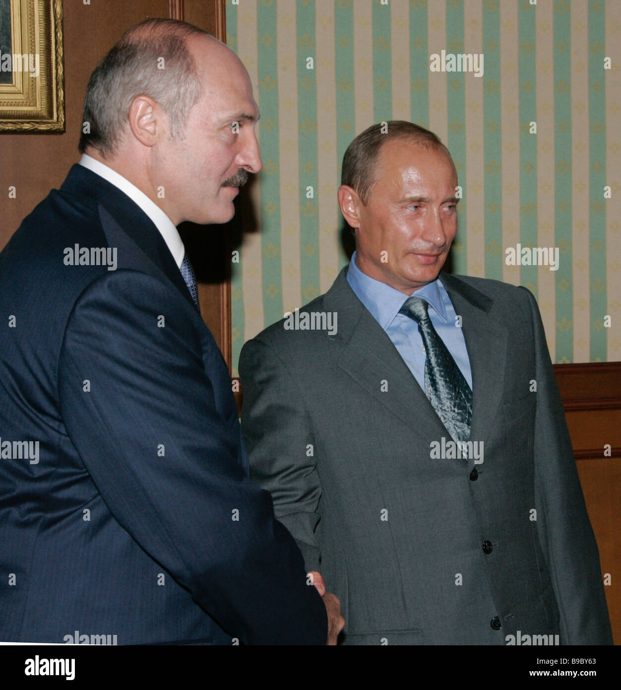 Presidents Alexander Lukashenko of Belarus and Vladimir Putin of Russia ...