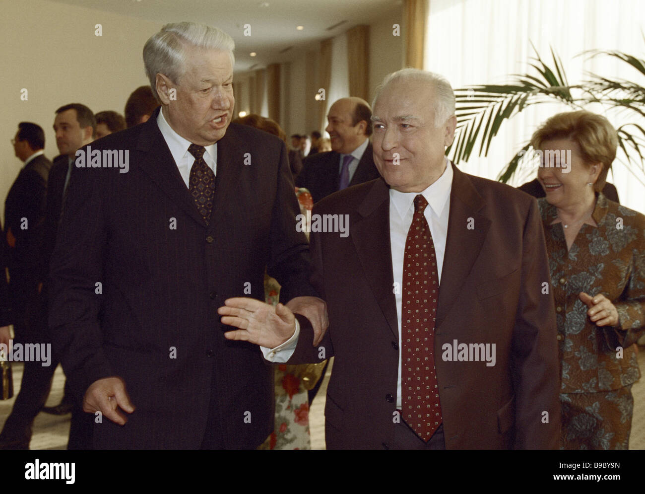 Russia s first president Boris Yeltsin left and ambassador Viktor ...