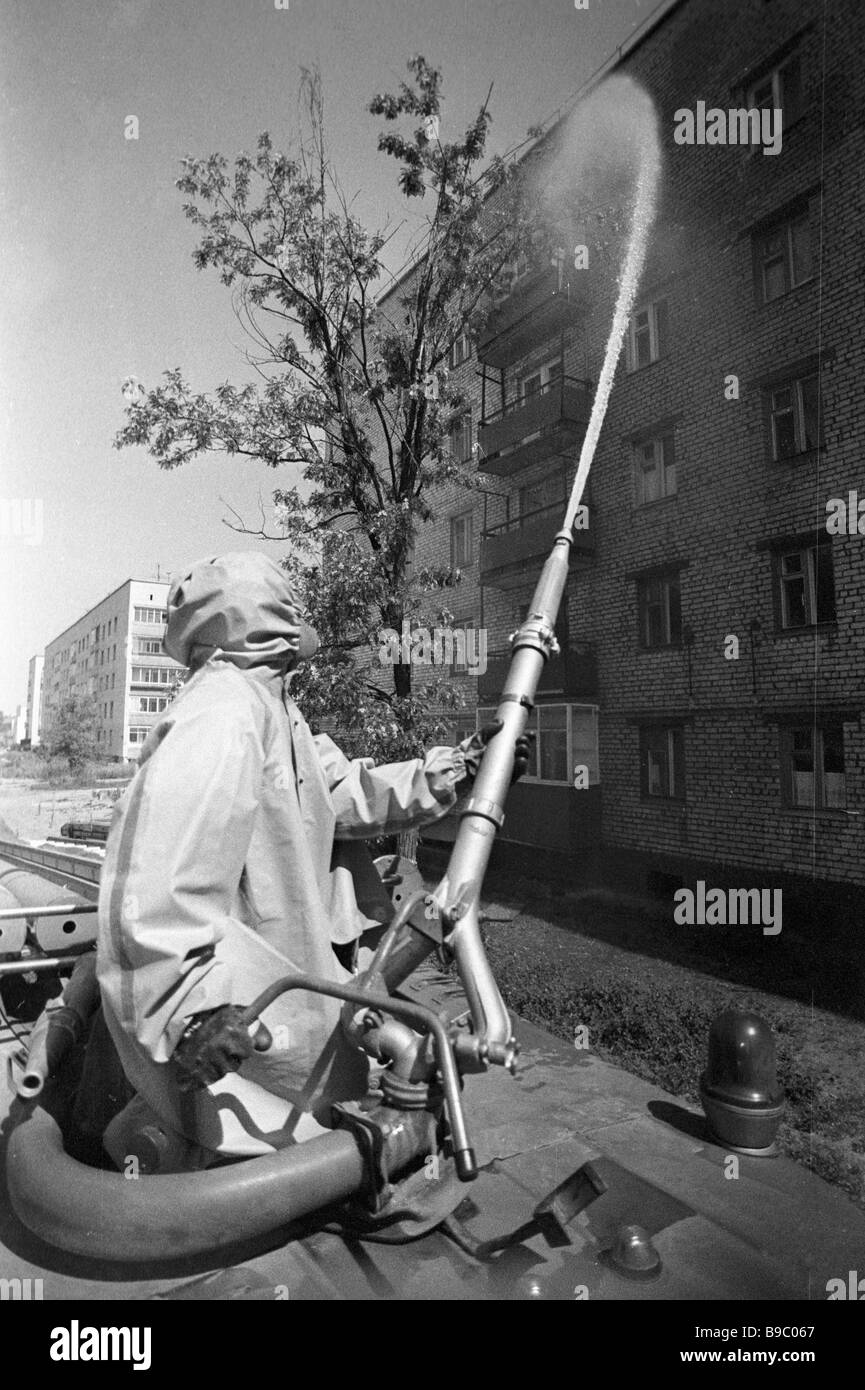 Decontamination of apartment houses in Chernobyl after the accident ...