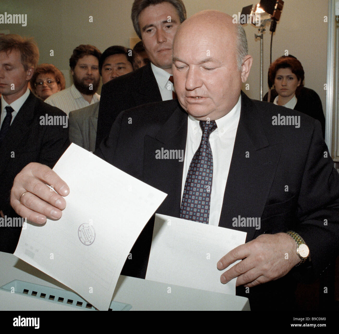Moscow Mayor Yuri Luzhkov casting his ballot during presidential ...
