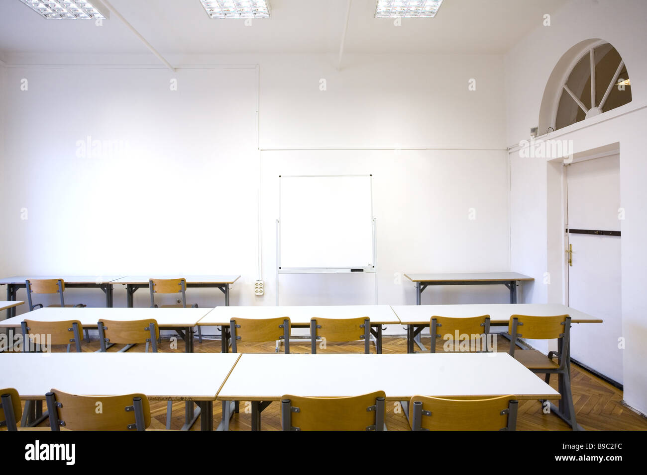 Classroom empty white board hi-res stock photography and images - Alamy