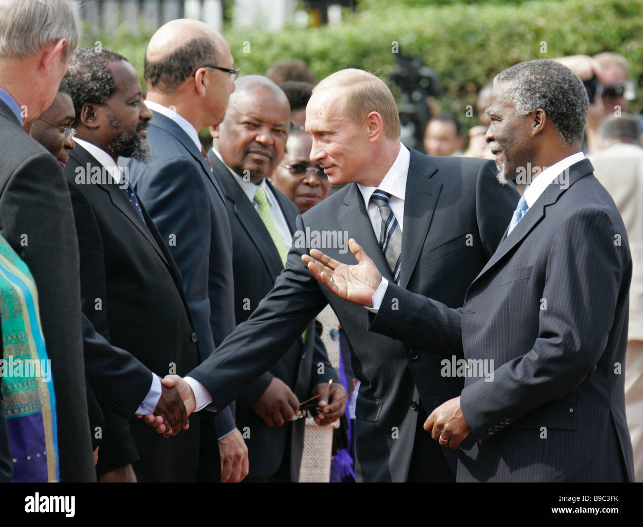South African President Thabo Mbeki and his Russian counterpart ...