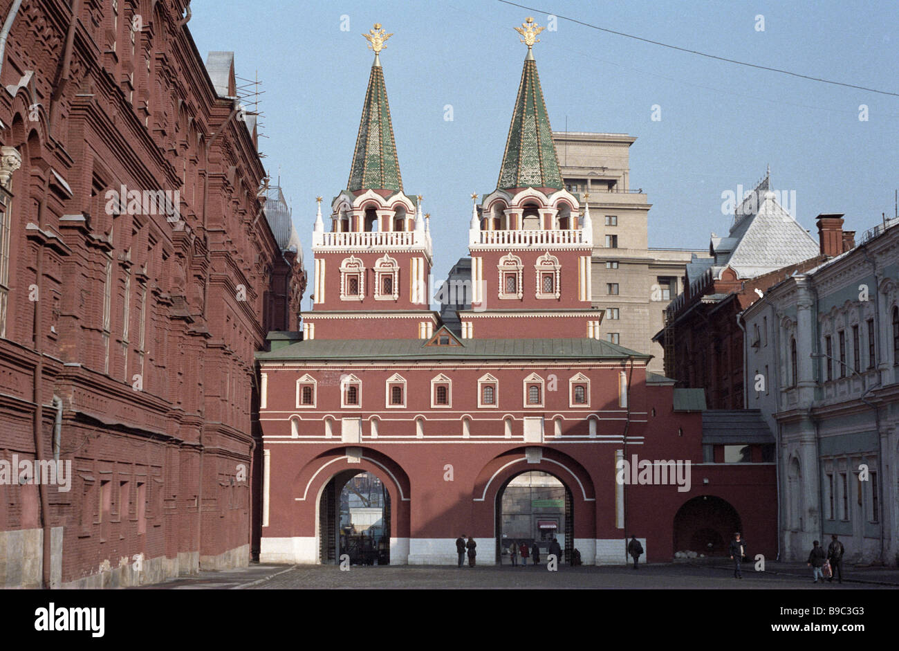 The Voskresensky Resurrection Gates as seen from Red Square Stock Photo ...