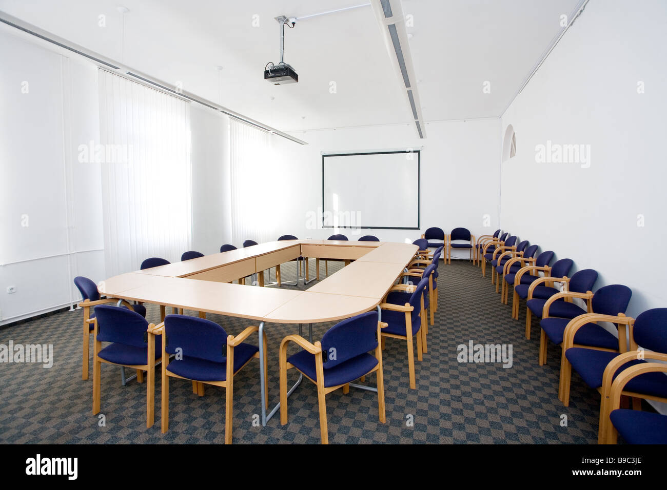 Empty modern office meeting room hi-res stock photography and images ...