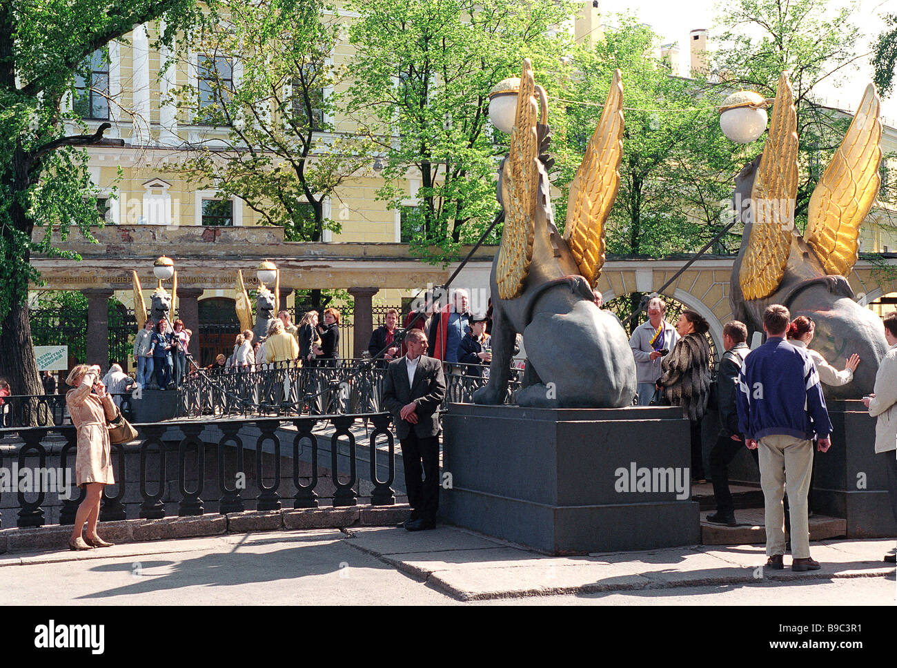 The Bankovsky bridge across the Griboedova canal adorned with gryphon ...