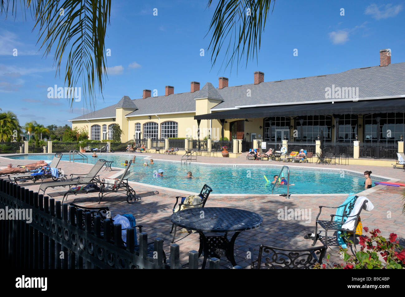 Outdoor swimming pool hi-res stock photography and images - Alamy