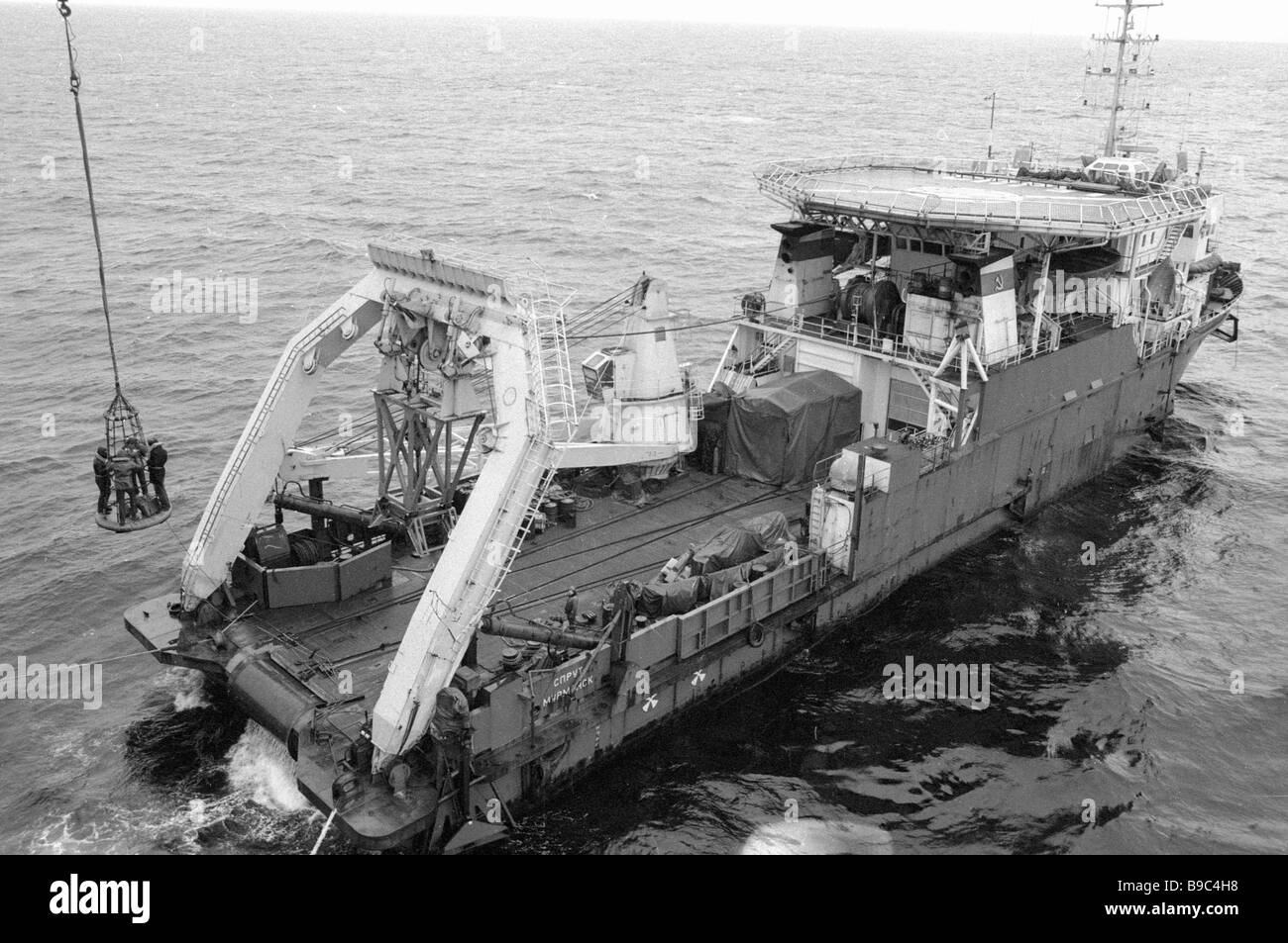 Special elevator lifts diver onto the salvage ship Sprut Stock Photo ...