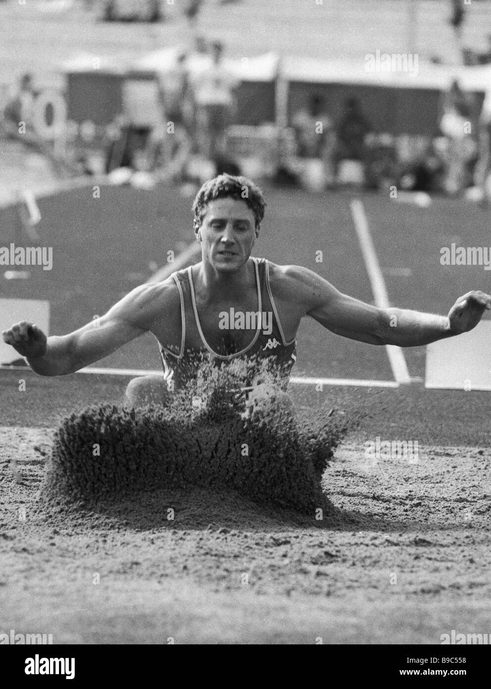 Garret Armstrong US Decathlon Long jumping Stock Photo - Alamy