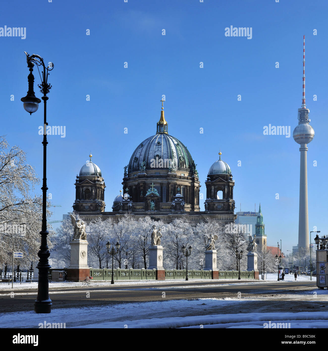 snow landscape Berlin center dome Germany 2009 Stock Photo - Alamy
