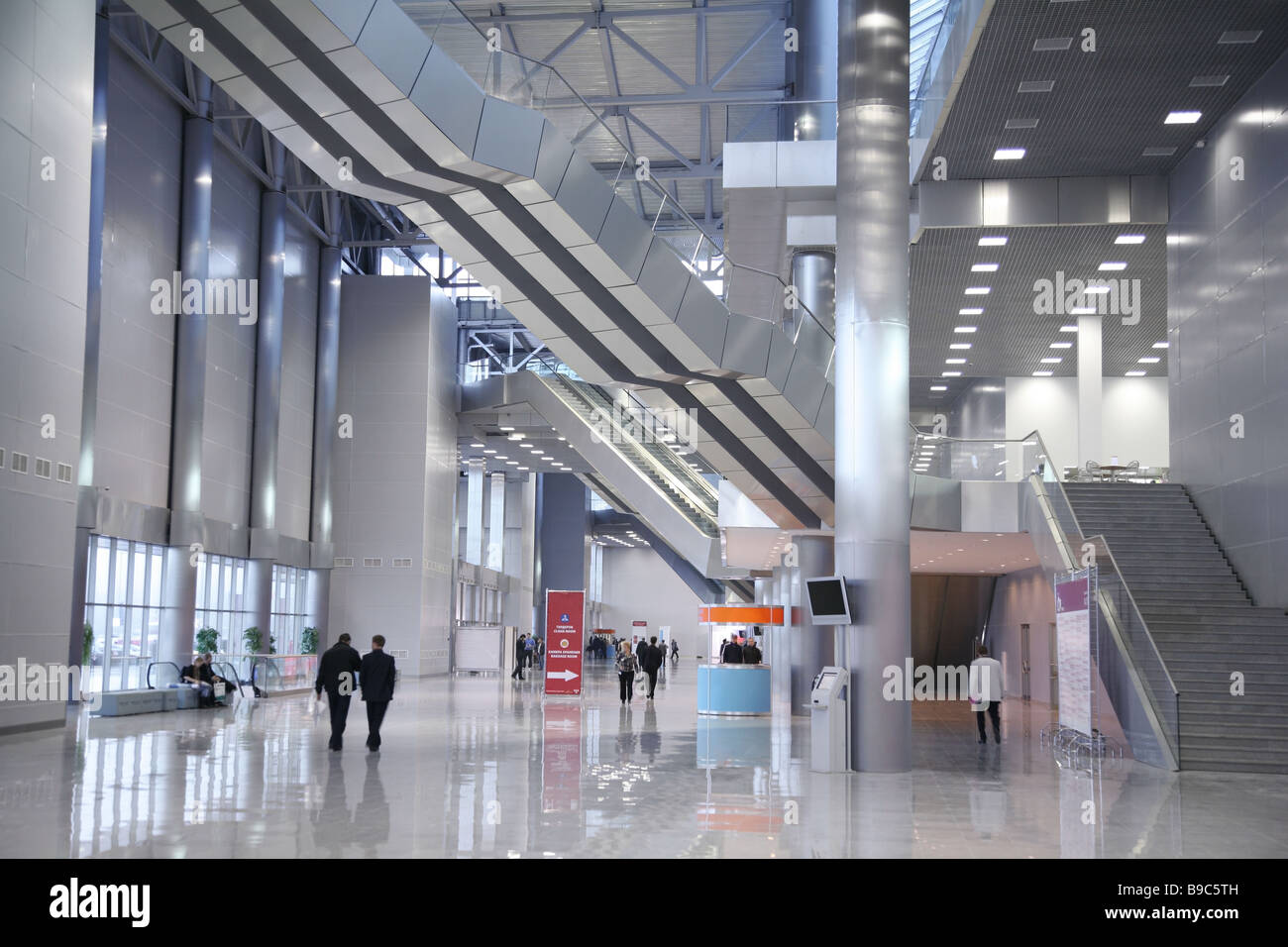 Office interior building open floors hi-res stock photography and ...