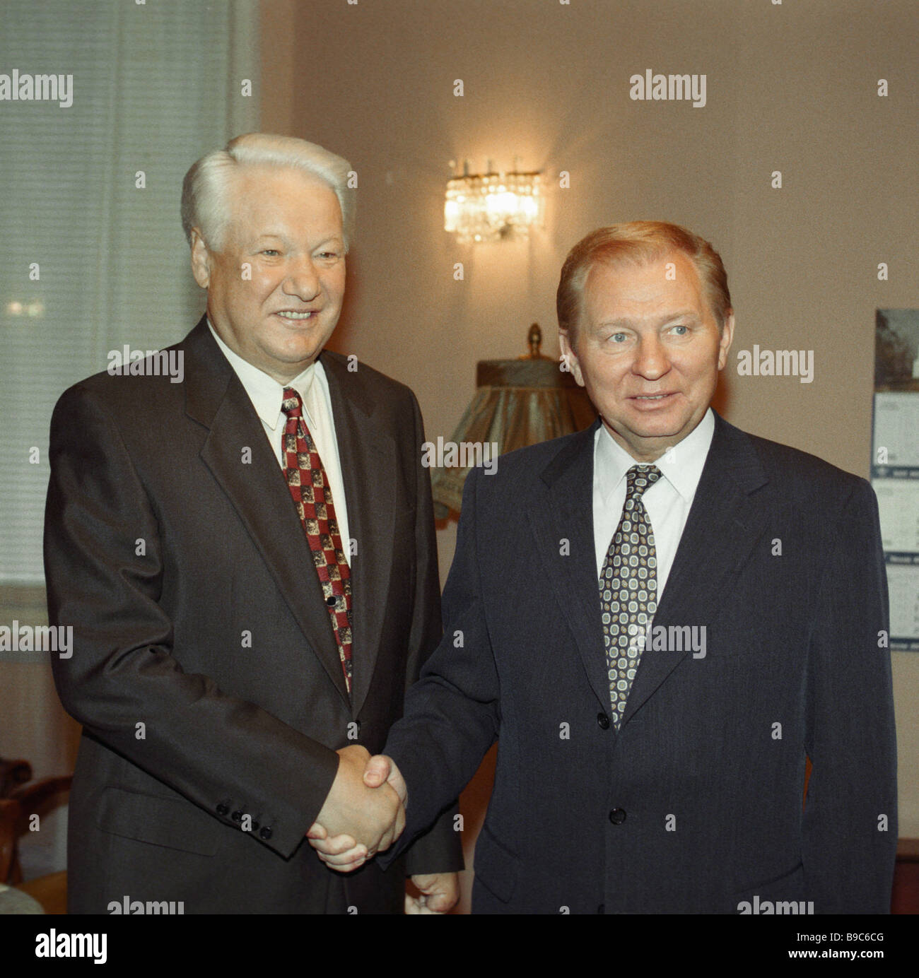 Russian President Boris Yeltsin left and Leonid Kuchma right Stock ...