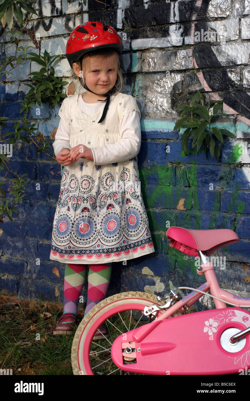 Young cycle path uk hi-res stock photography and images - Alamy