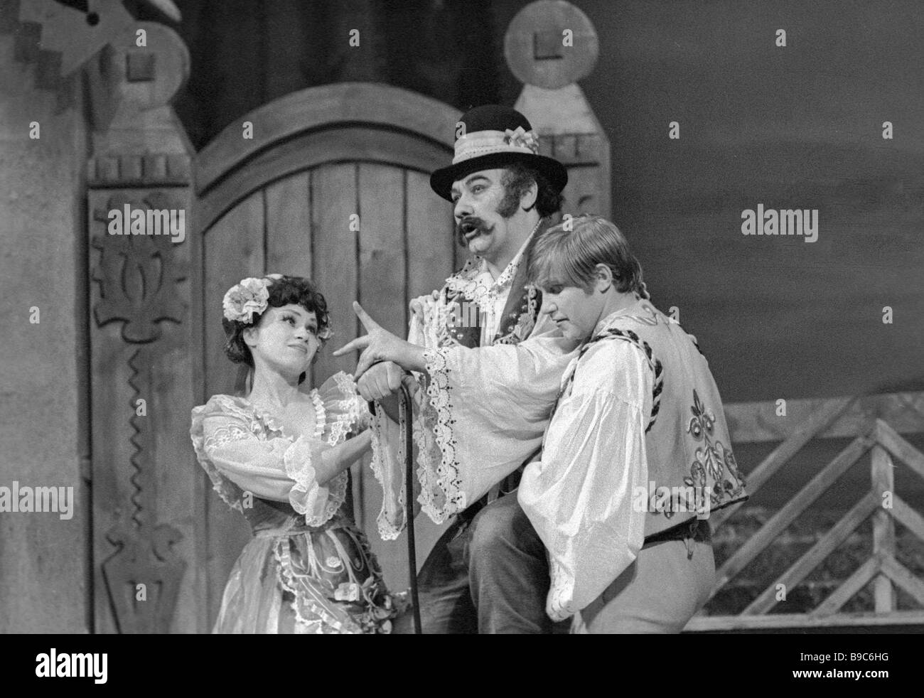 People s Artist of Russia Vladimir Matorin center in The Gypsy Baron ...