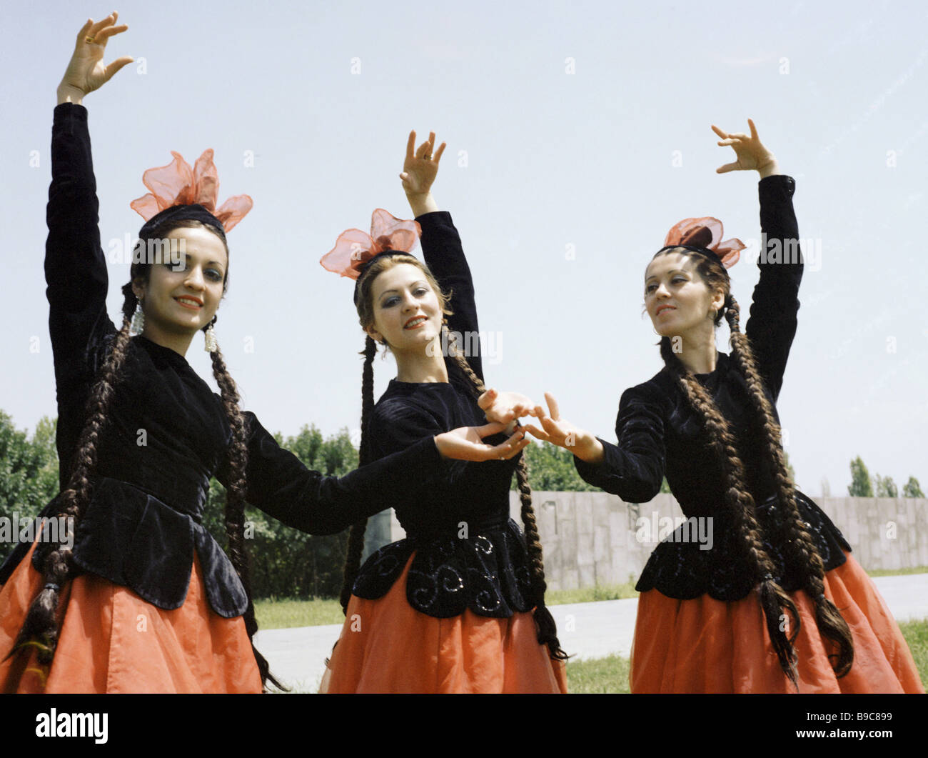 The Armenian state popular dance ensemble performing the Poppy dance ...