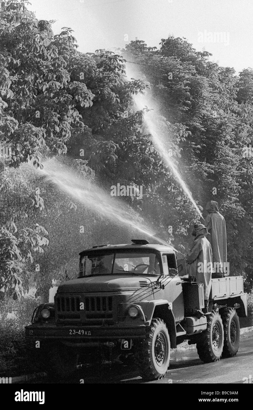 Special military elements decontaminating Chernobyl nuclear disaster ...