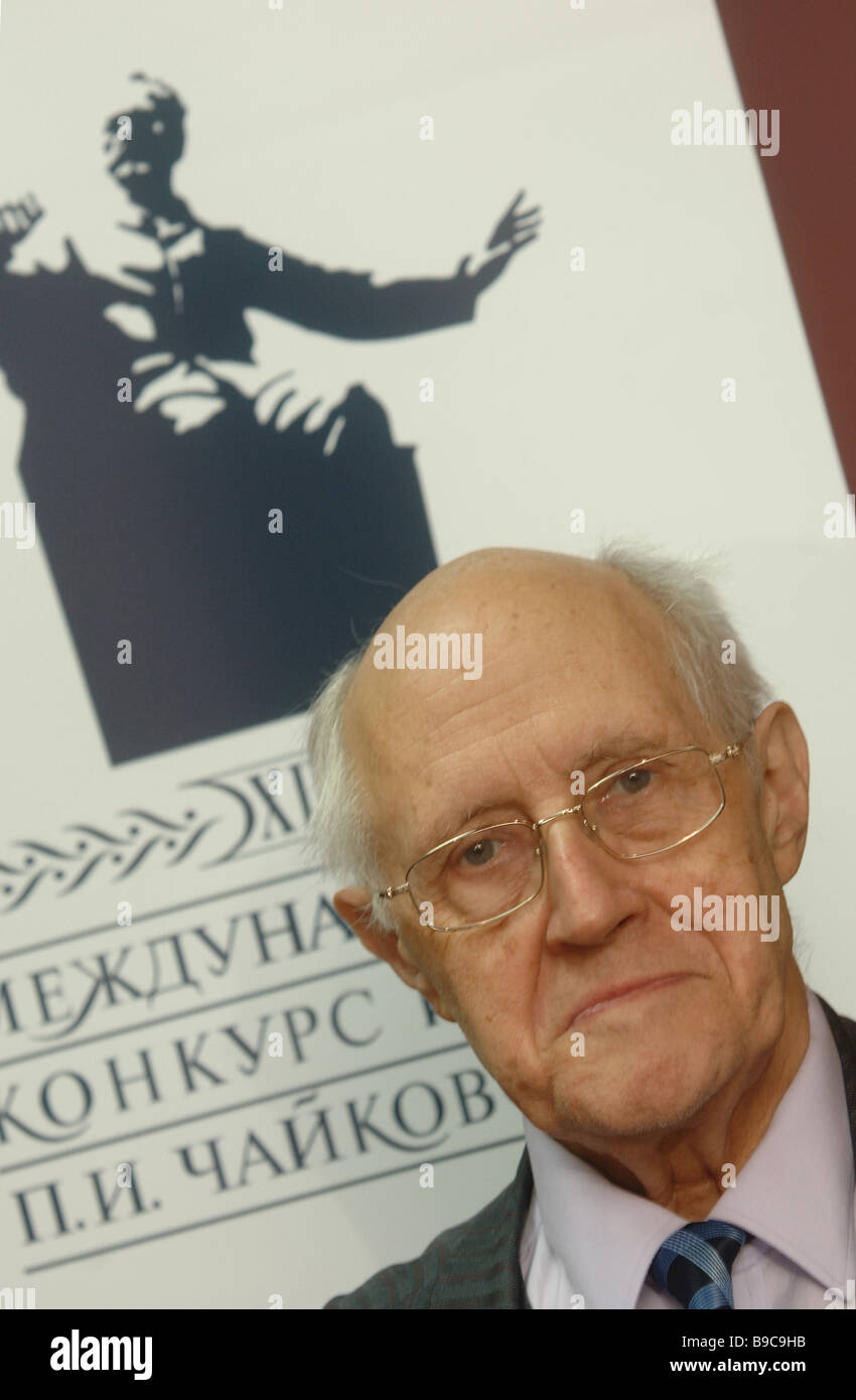 Violoncellist and conductor Mstislav Rostropovich during a news ...