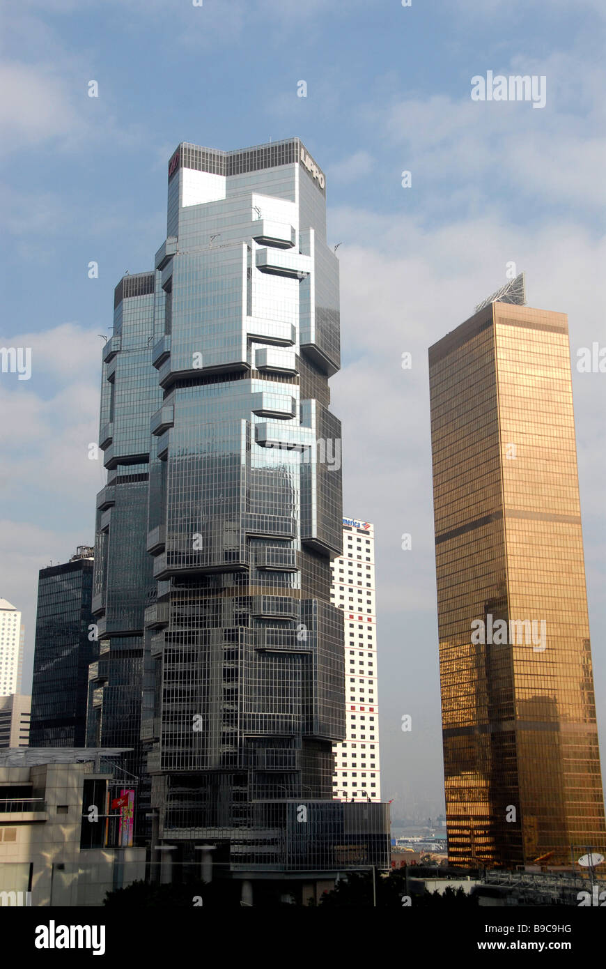 Hong kong office towers hi-res stock photography and images - Alamy