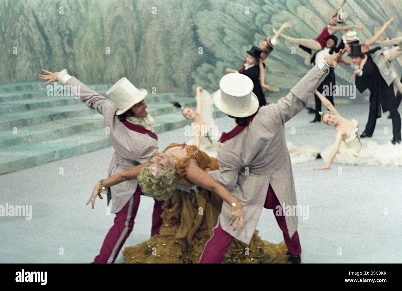 Imre Kalman s operetta Violet of Monmartre Moscow Operetta Theater ...