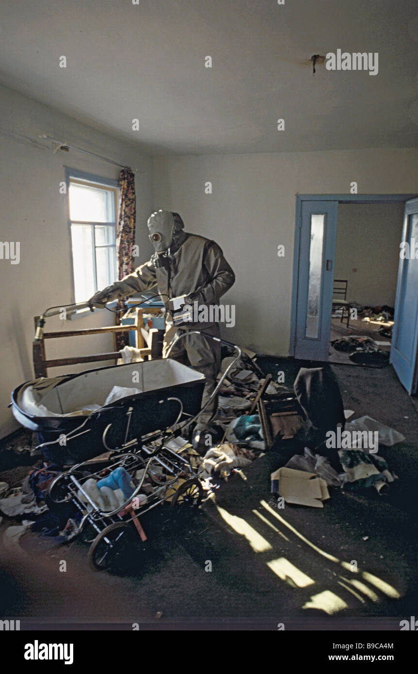 Decontamination work in the 30 kilometer danger belt round the ...