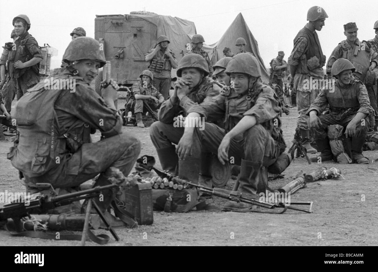 Soldiers of the Federal Force grouping prepare for a combat operation ...