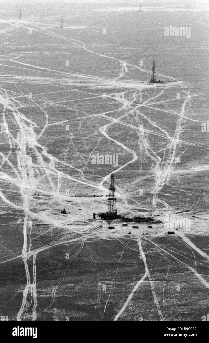 Oil rigs in the Kazakh steppe Stock Photo - Alamy