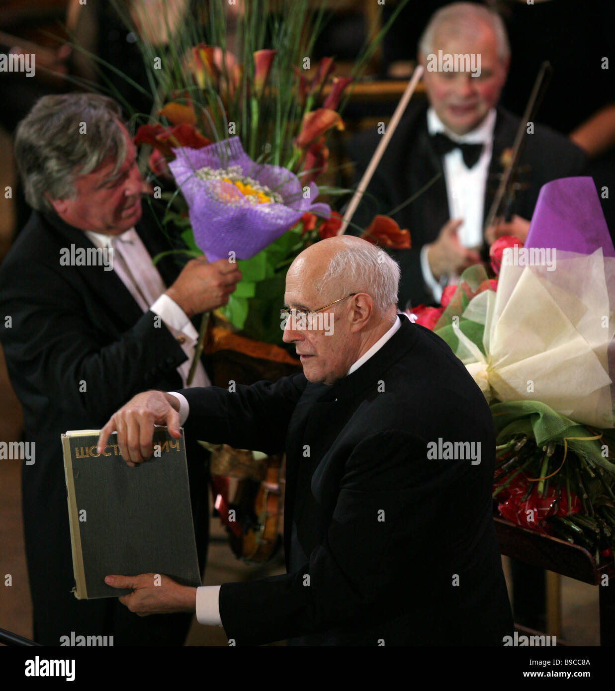 Conductor Mstislav Rostropovich center and soloist violinist Viktor ...