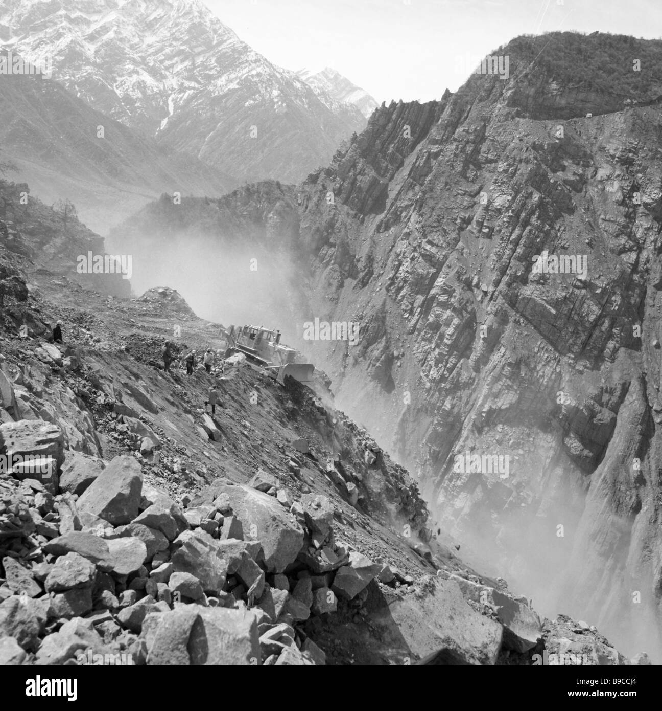 Constructing the Rogun Hydropower Plant Stock Photo - Alamy