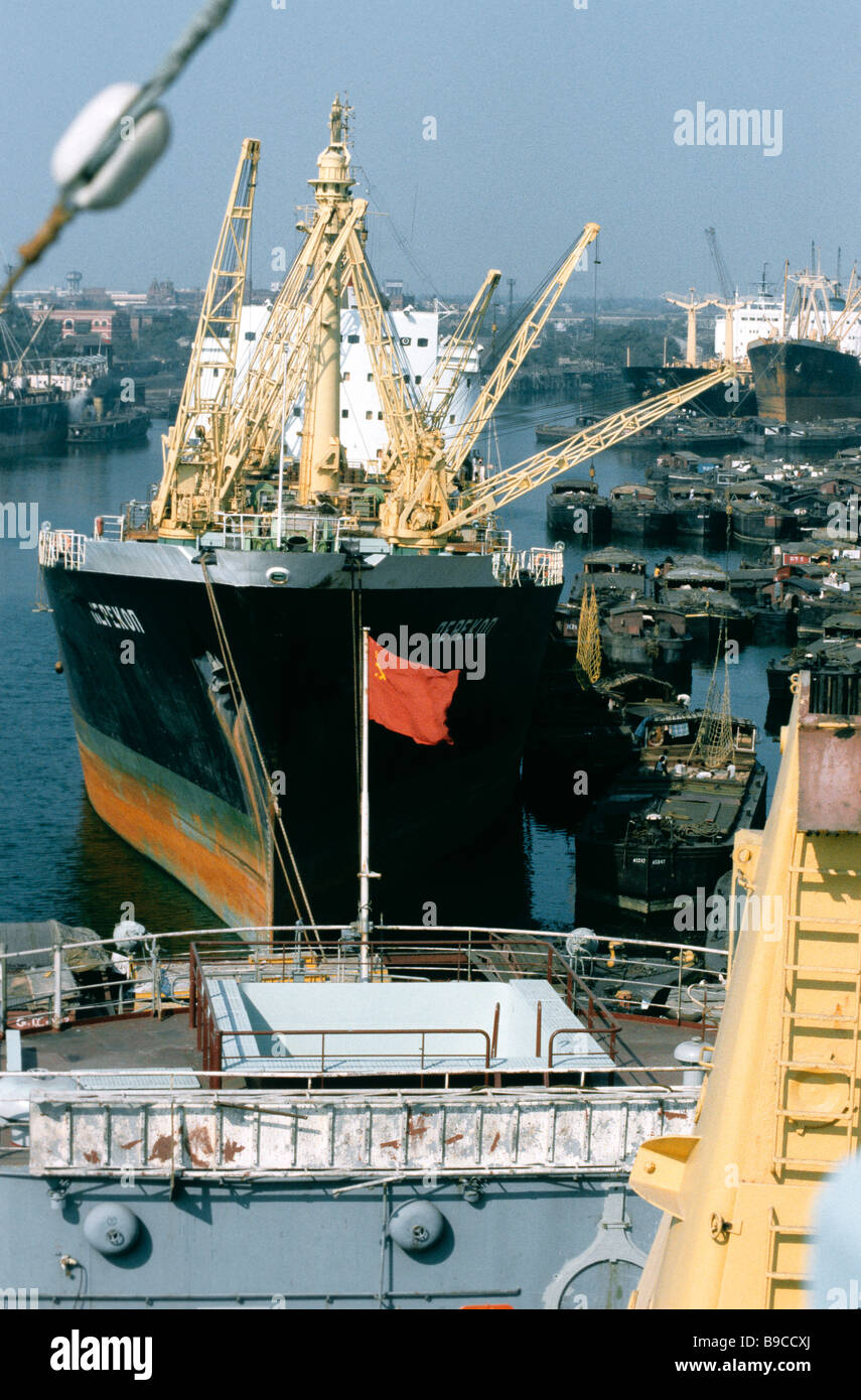 Unloading Soviet ship Perekop at Calcutta seaport Stock Photo - Alamy