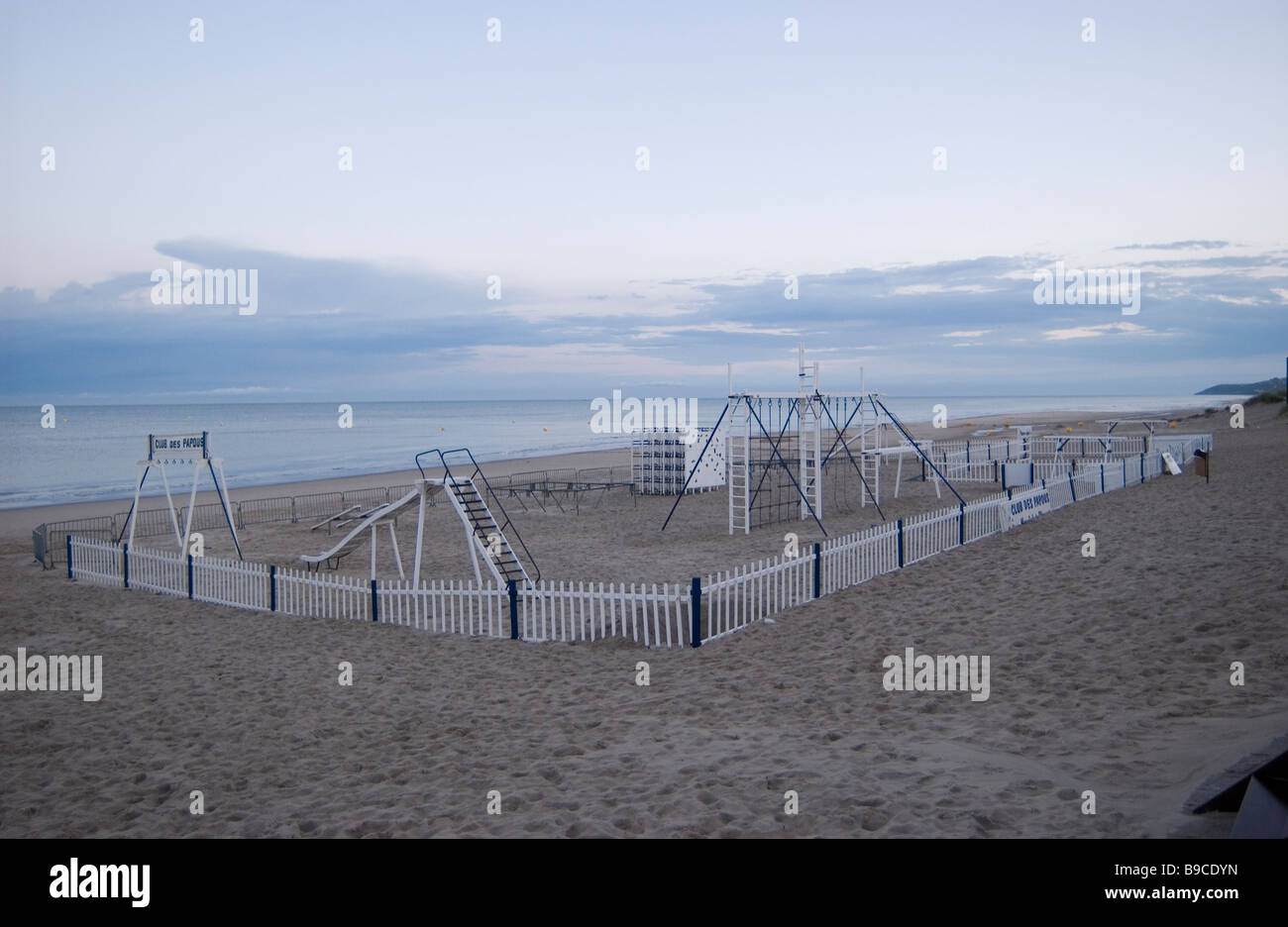 Playground beach hi-res stock photography and images - Alamy