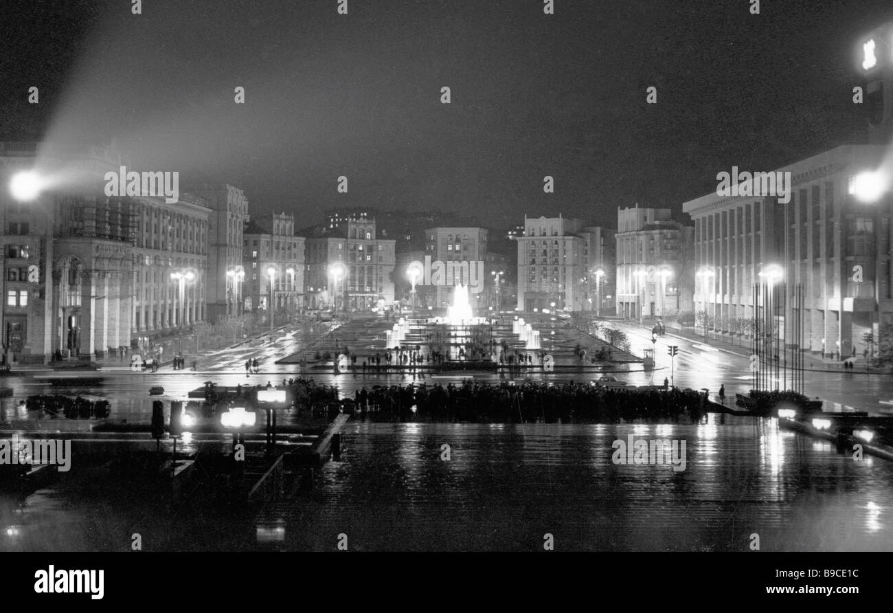Fountains in Freedom Square Kiev Ukraine Stock Photo - Alamy