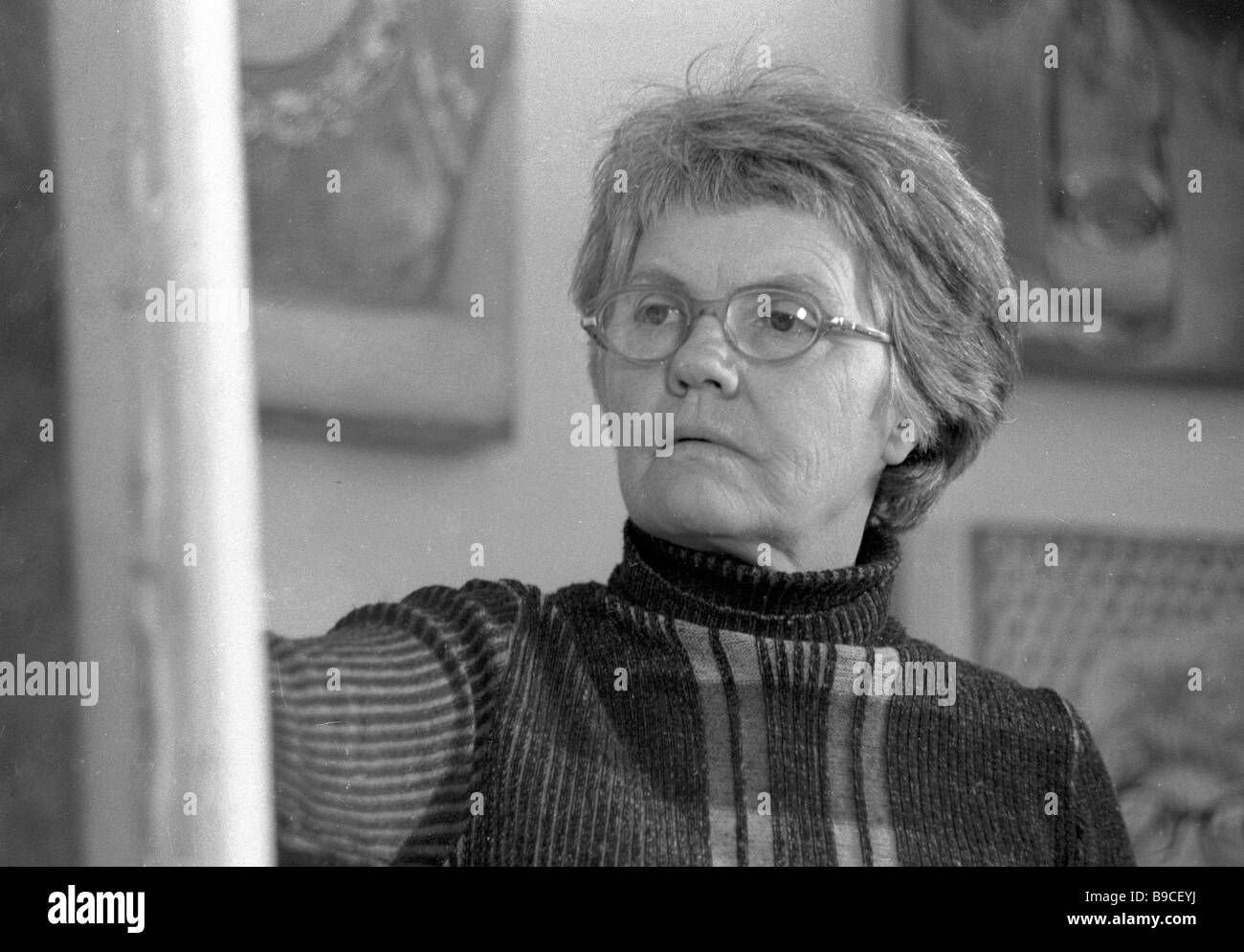 Moldovan artist Russo Ceobanu at her easel Stock Photo - Alamy