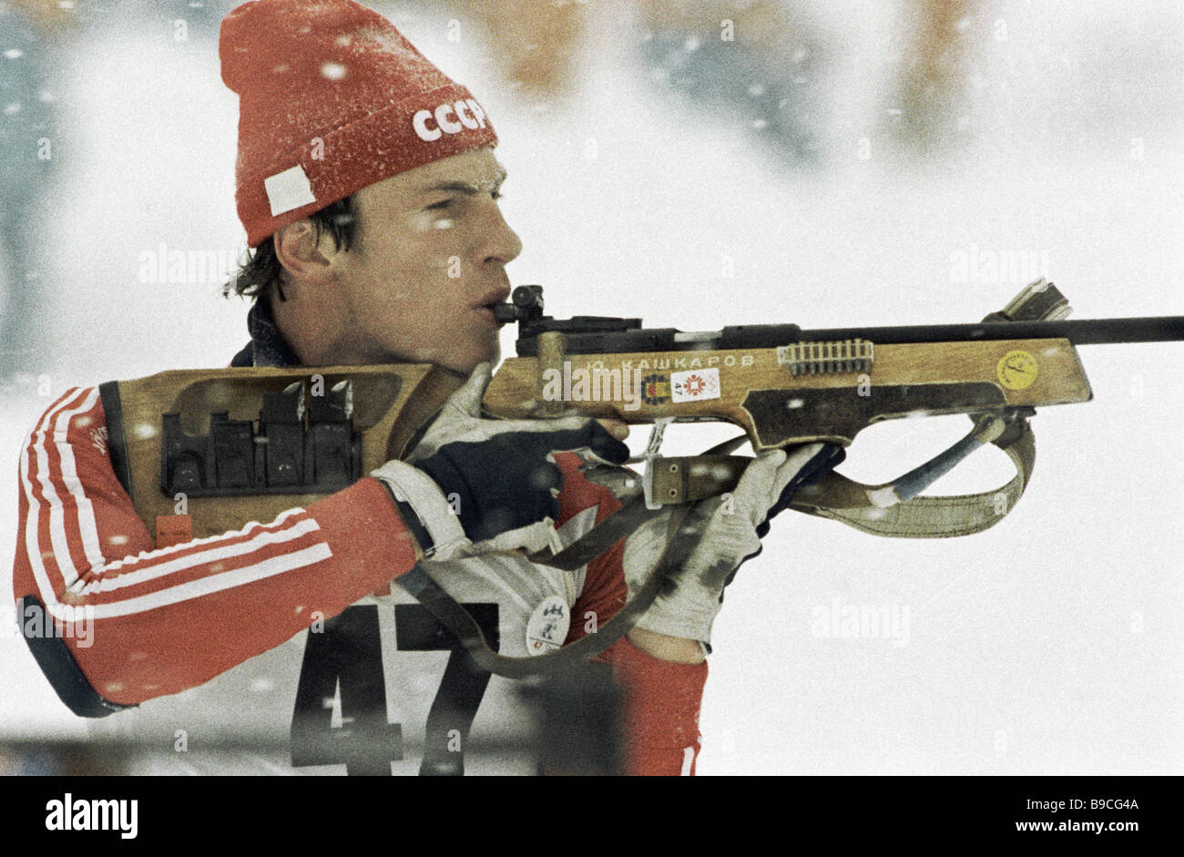 Soviet athlete Yury Kashkarov takes part in biathlon relay race during ...