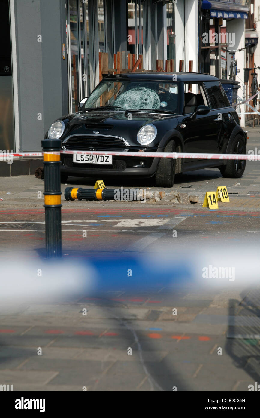 Car crash pavement hi-res stock photography and images - Alamy