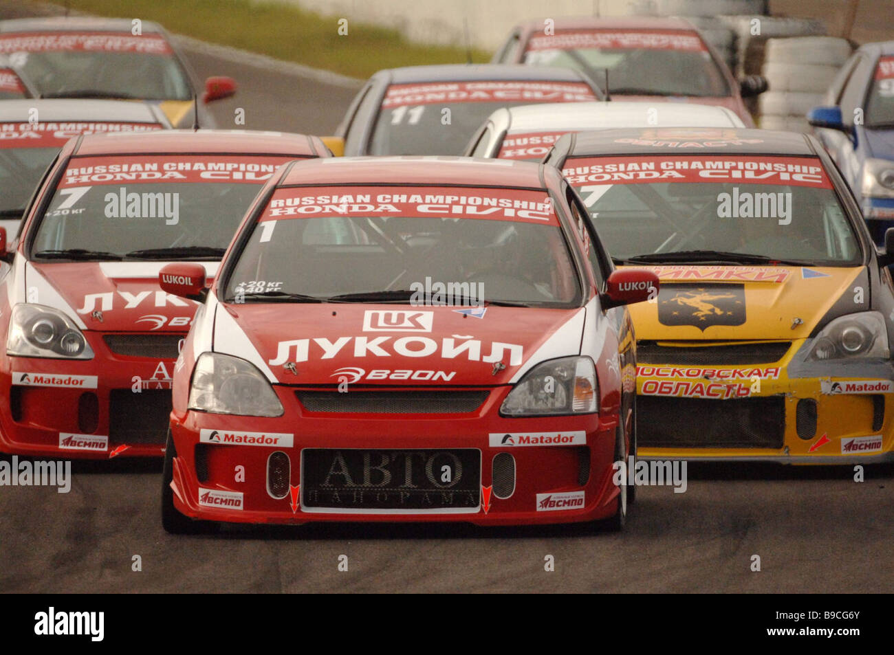 A heat in the Honda Civic qualifying group at the Russian motor circuit ...
