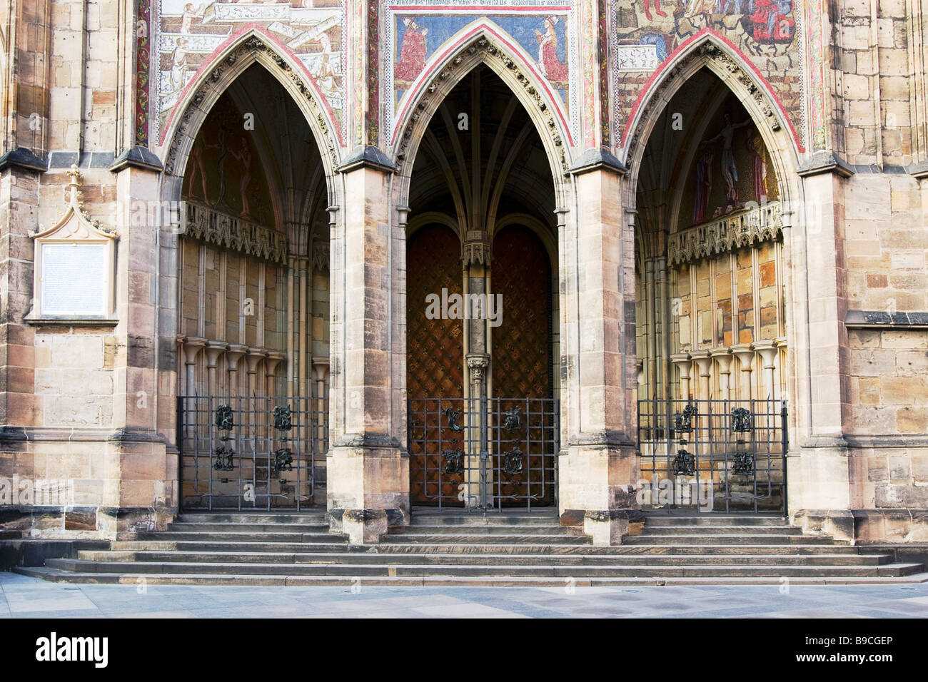 Golden gates to St. Vitus cathedral Prague castle, Czech Republic Stock ...
