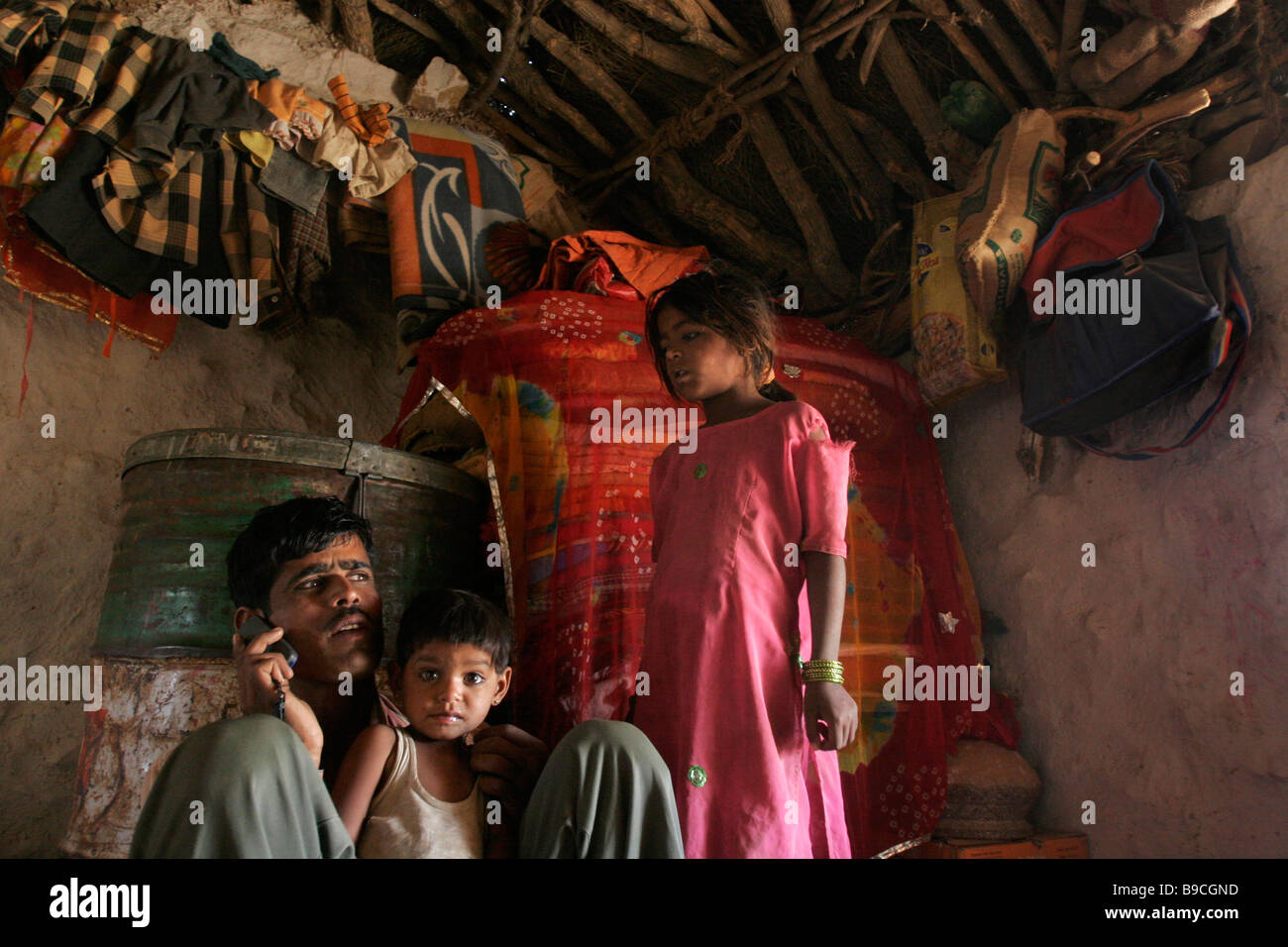 India poor man hi-res stock photography and images - Alamy
