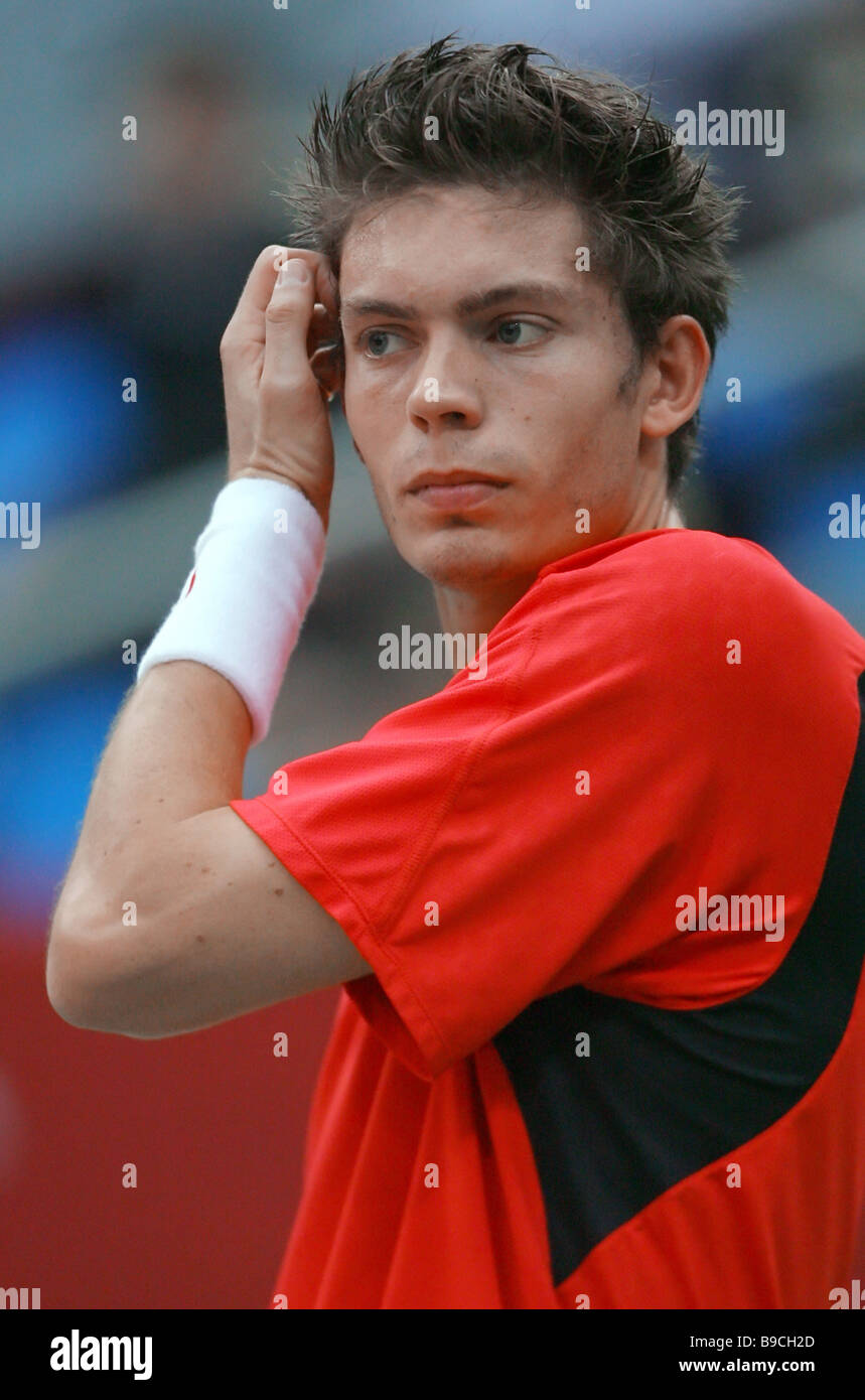 French Nicolas Mahut meets Russian Marat Safin in the Kremlin Cup ...