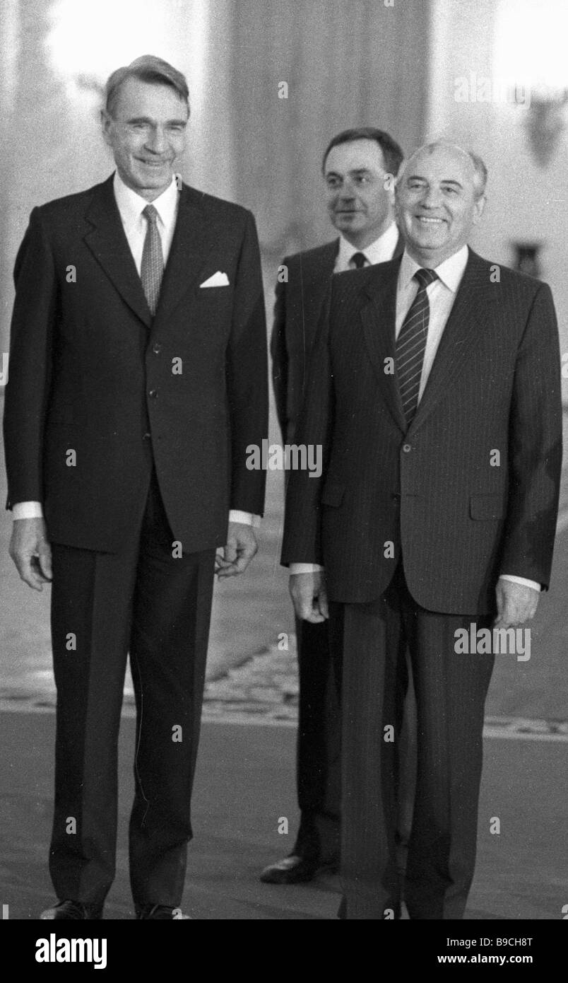 Soviet leader Mikhail Gorbachev right and Finnish President Mauno ...